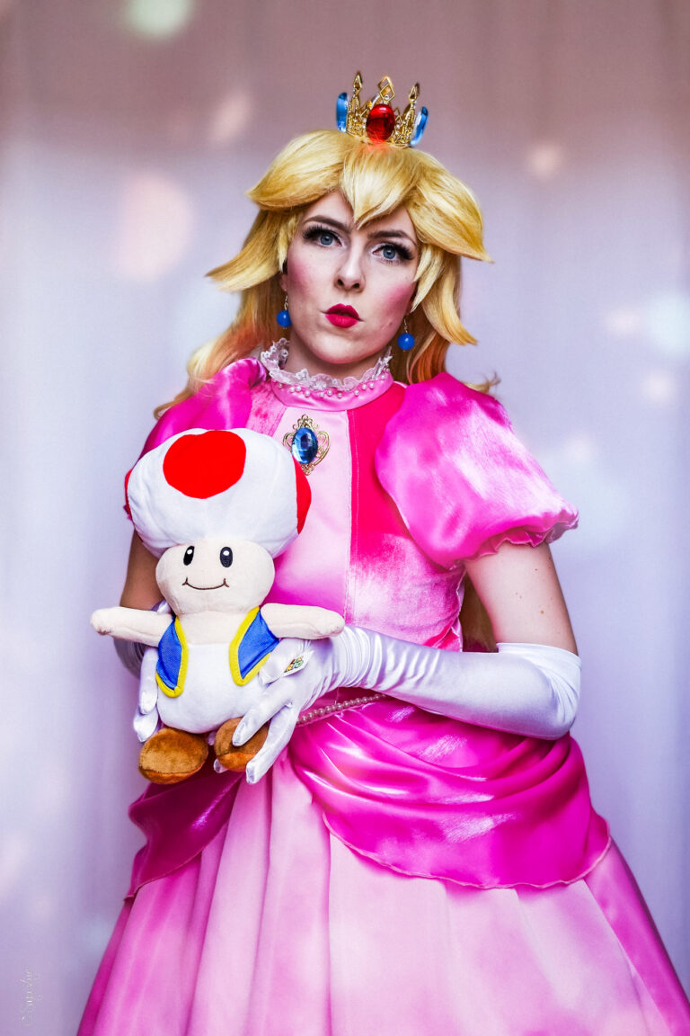 Tutorial - Princess Peach Wig Styling • SajaLyn