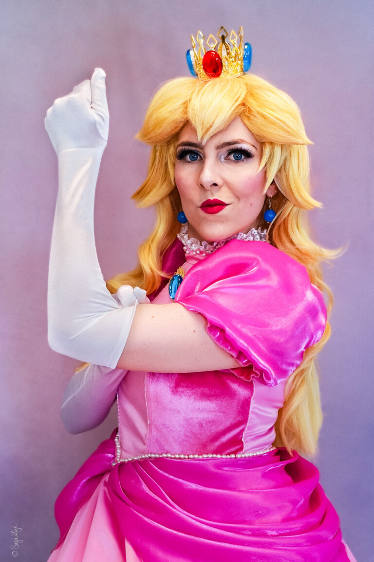 Tutorial - Princess Peach Wig Styling • SajaLyn
